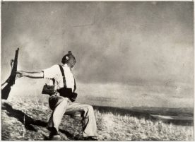 Robert Capa, falling soldier - Hervé GUILLERMIT Photographies